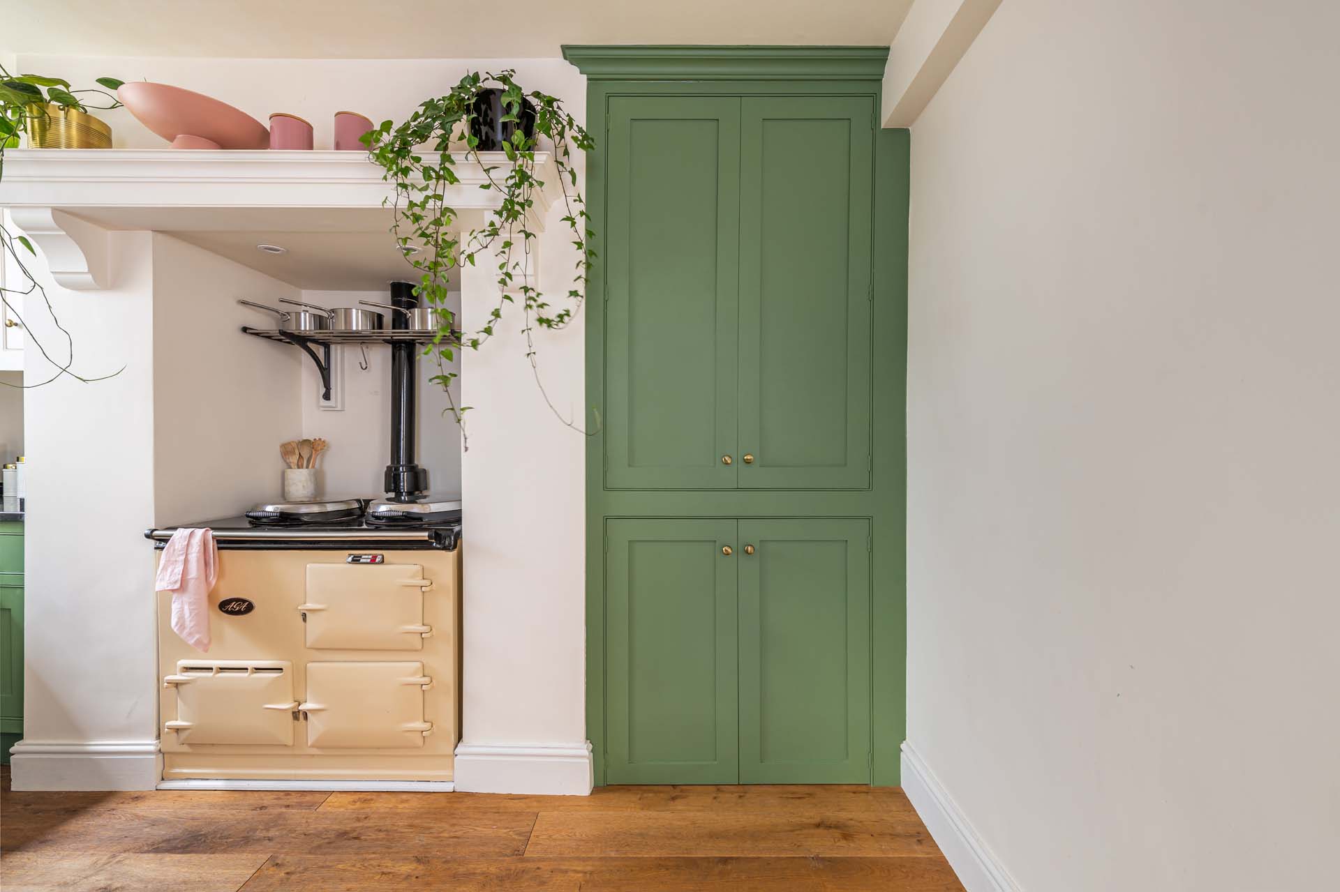 How to paint kitchen cabinets and give them a fresh new look