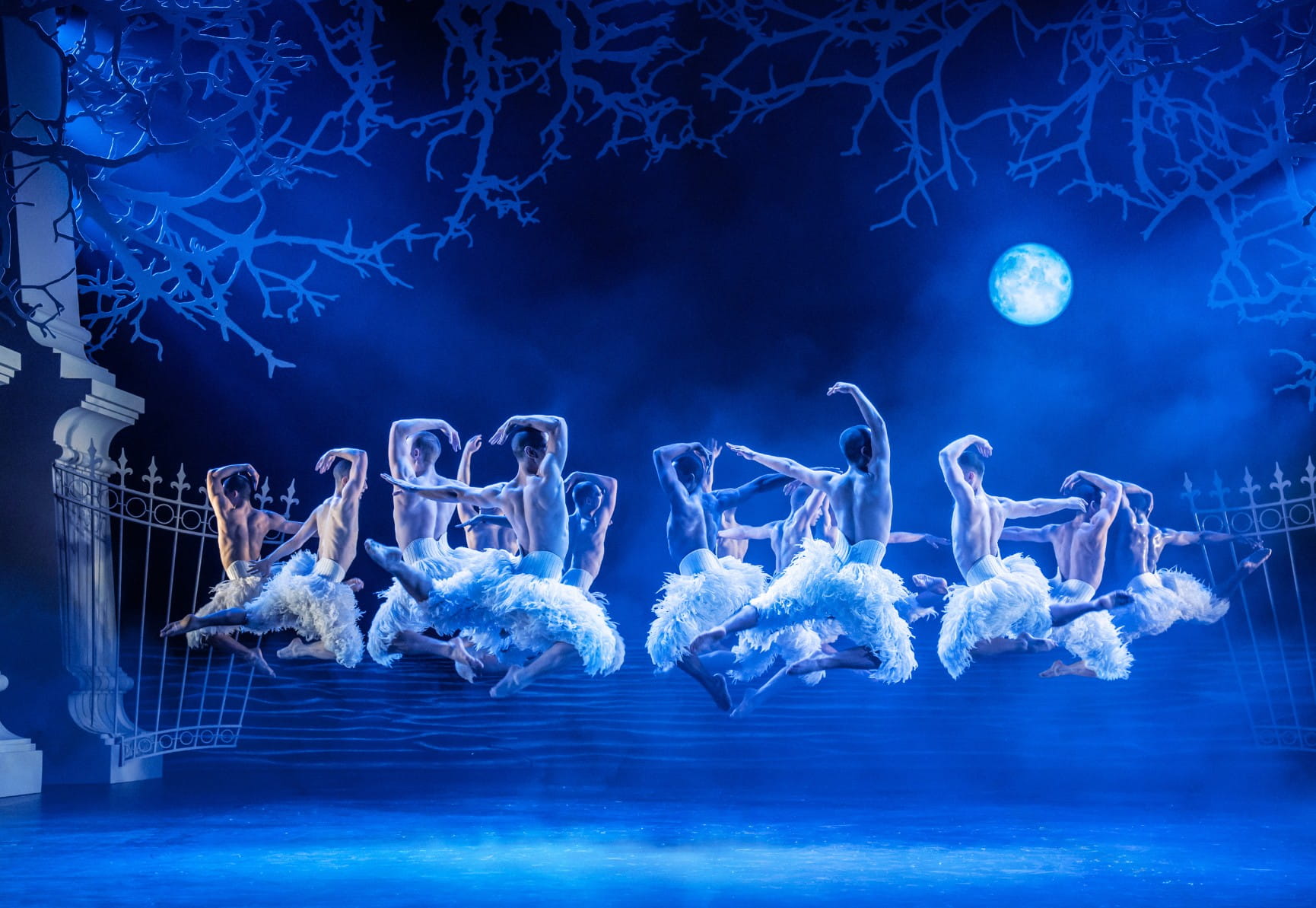 Matthew Bourne's Swan Lake - challenging and daring and beautiful